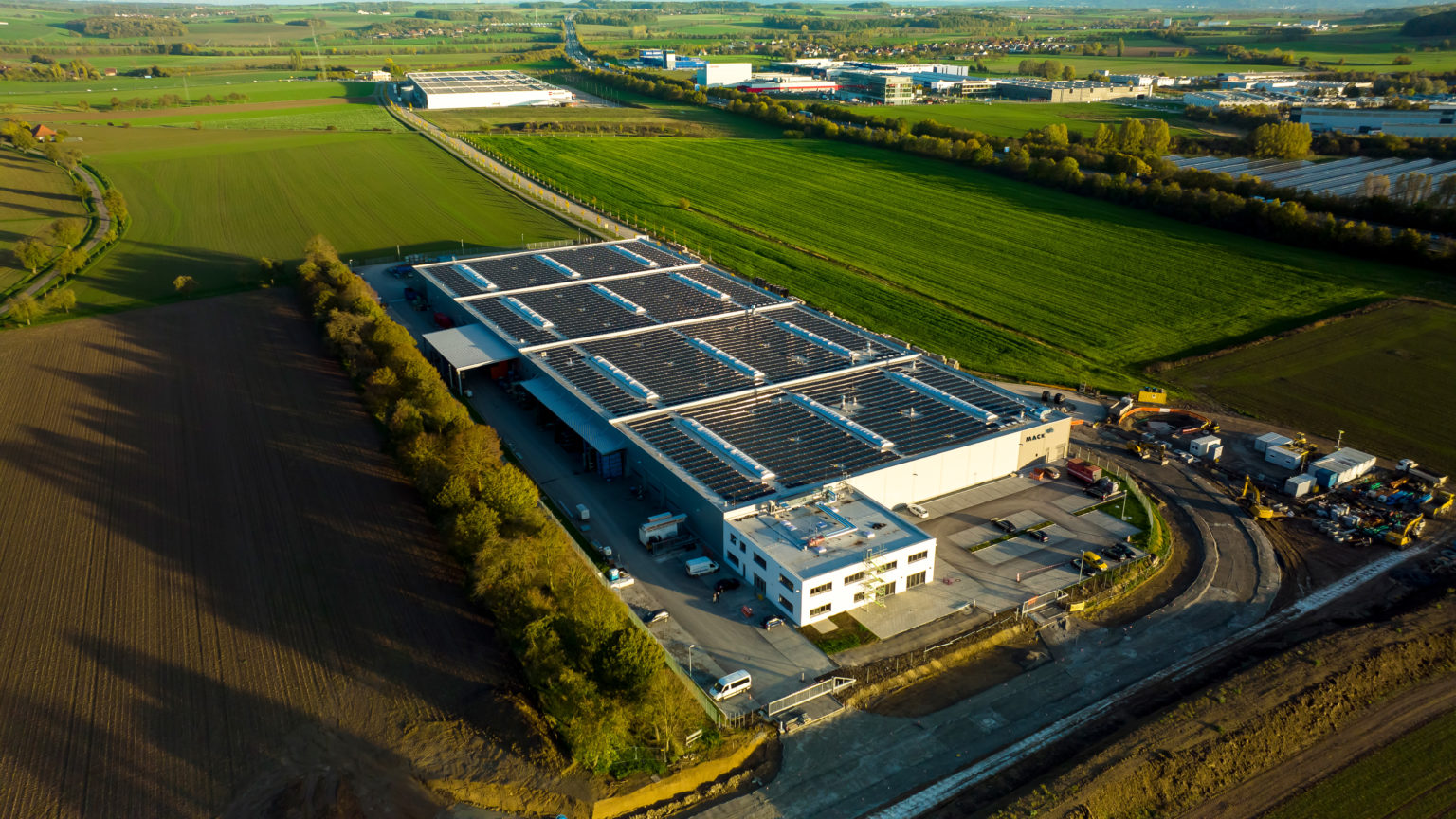 Hallenkomplex mit Bürogebäude für die Mack GmbH in Waldenburg - System ...